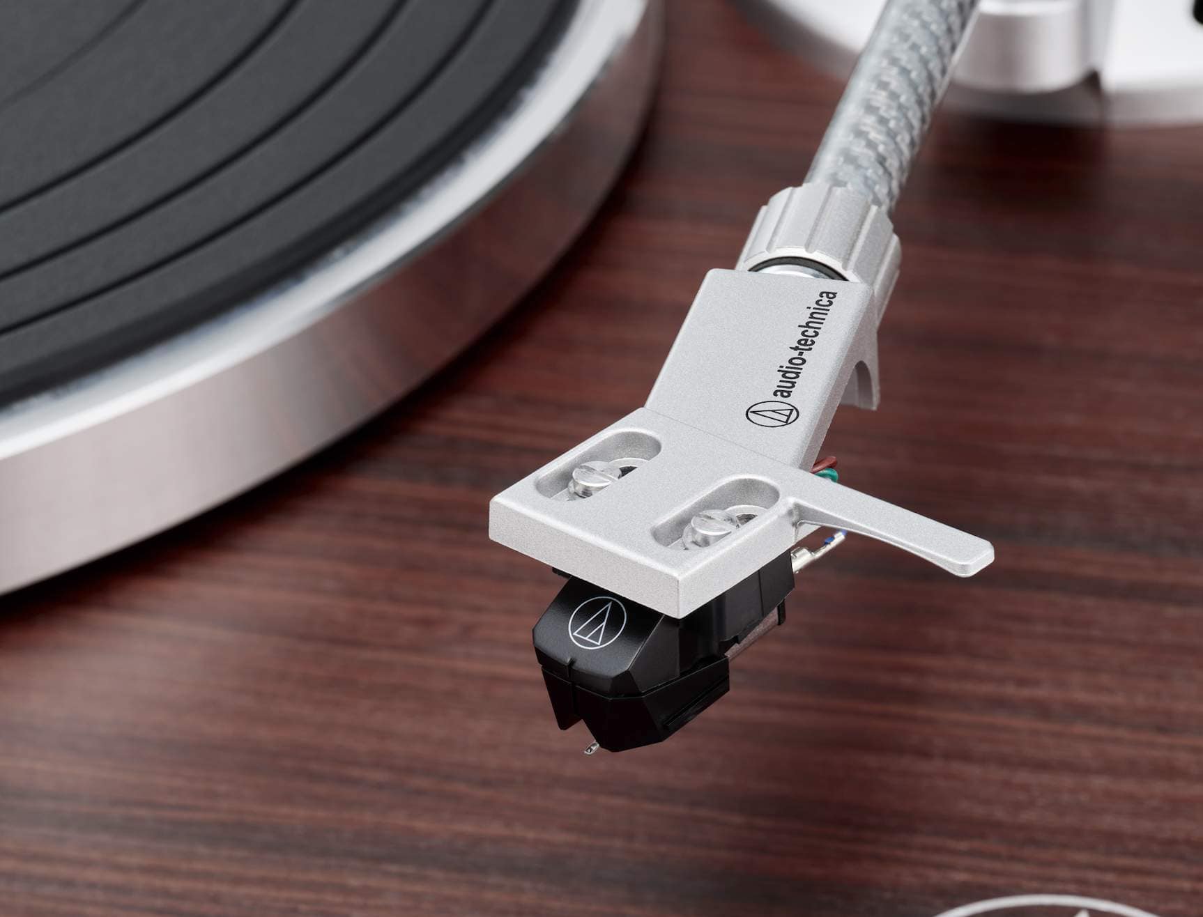AT-LPW50BTRW TURNTABLE FROM AUDIO TECHNICA - The Audiophile Man